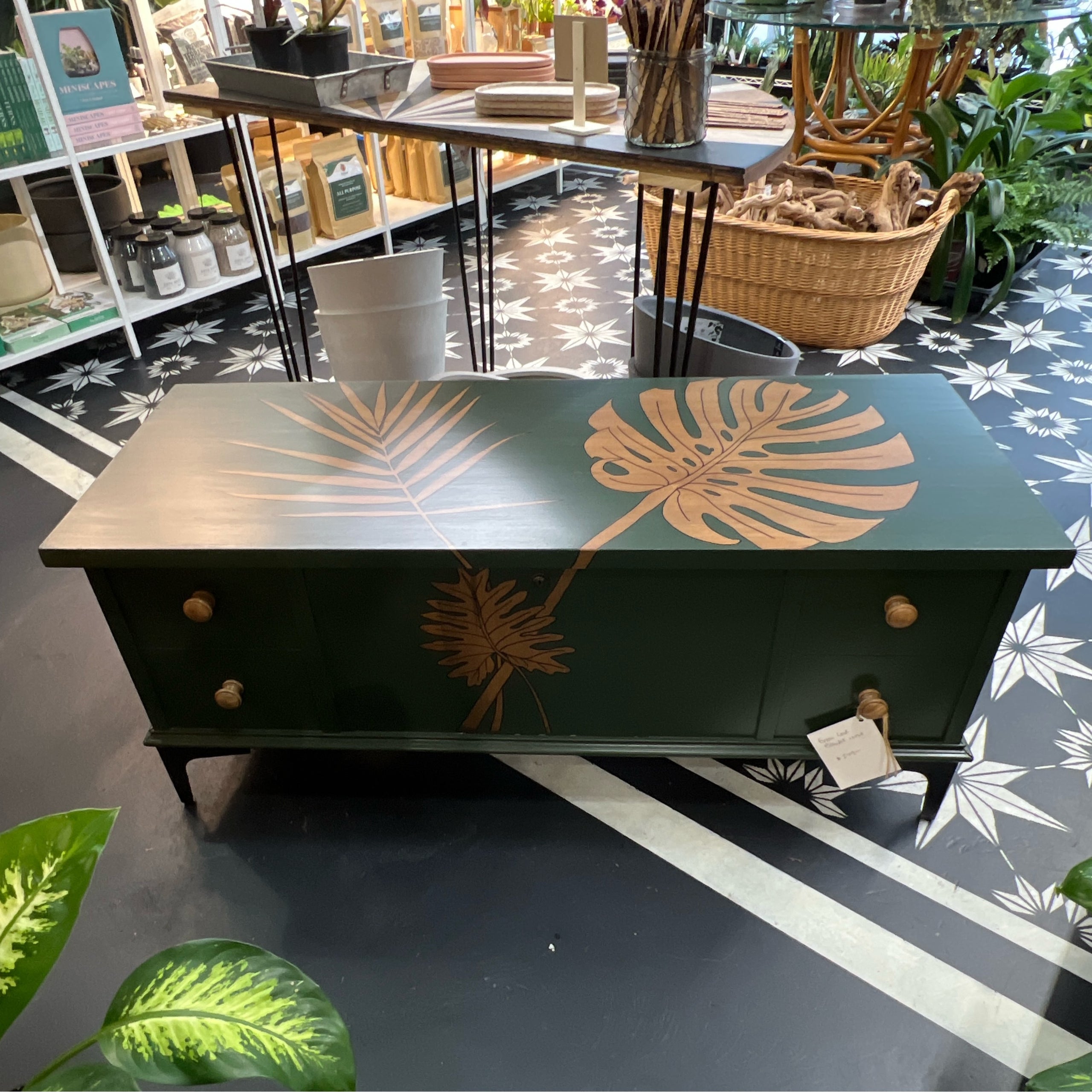 Green Leaf Blanket Chest | Gloriousgreenhouseplants.com